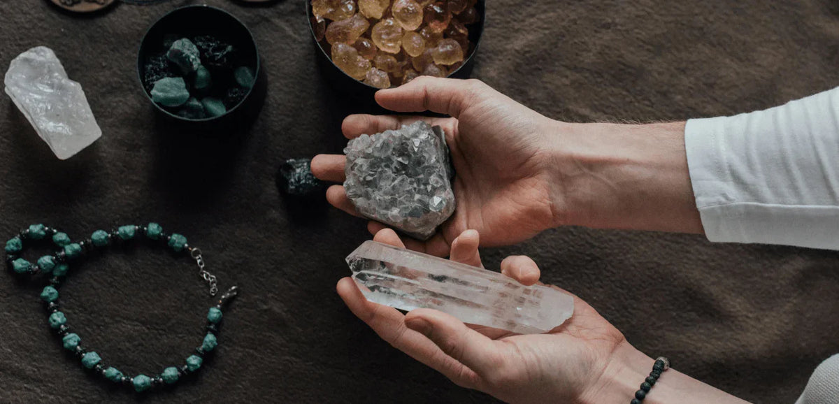 How to Wear Red Jasper ? & Lithotherapy Store